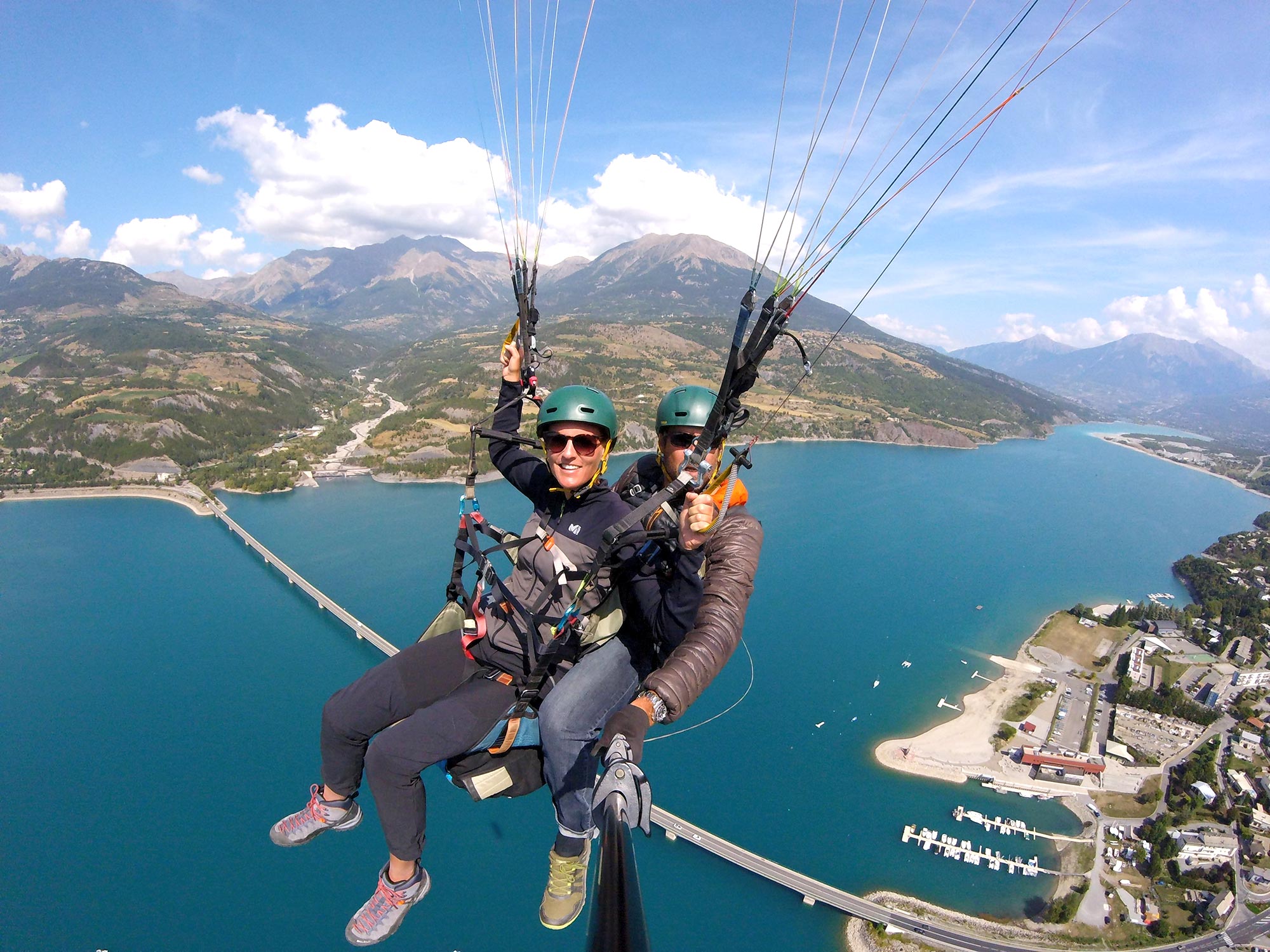 Vol en parapente lac de serre ponçon Embrun Les Orres Savines Vars